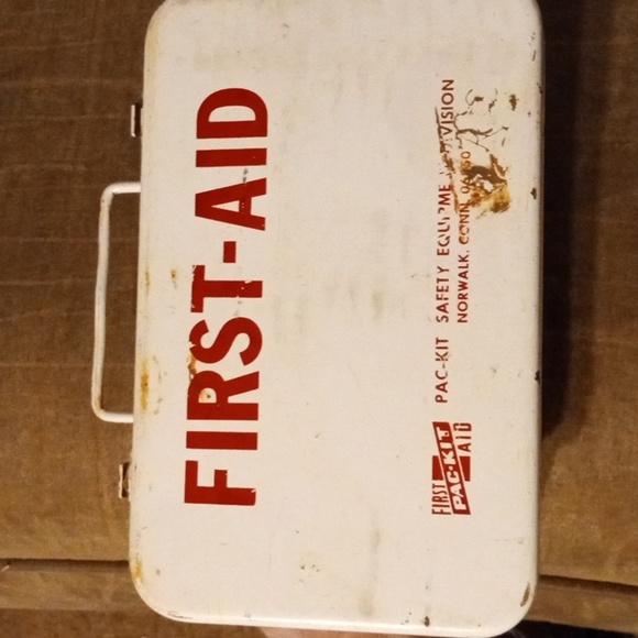 first pack-kit aid | Other | Vintage First Aid Kit With All The Stuff ...